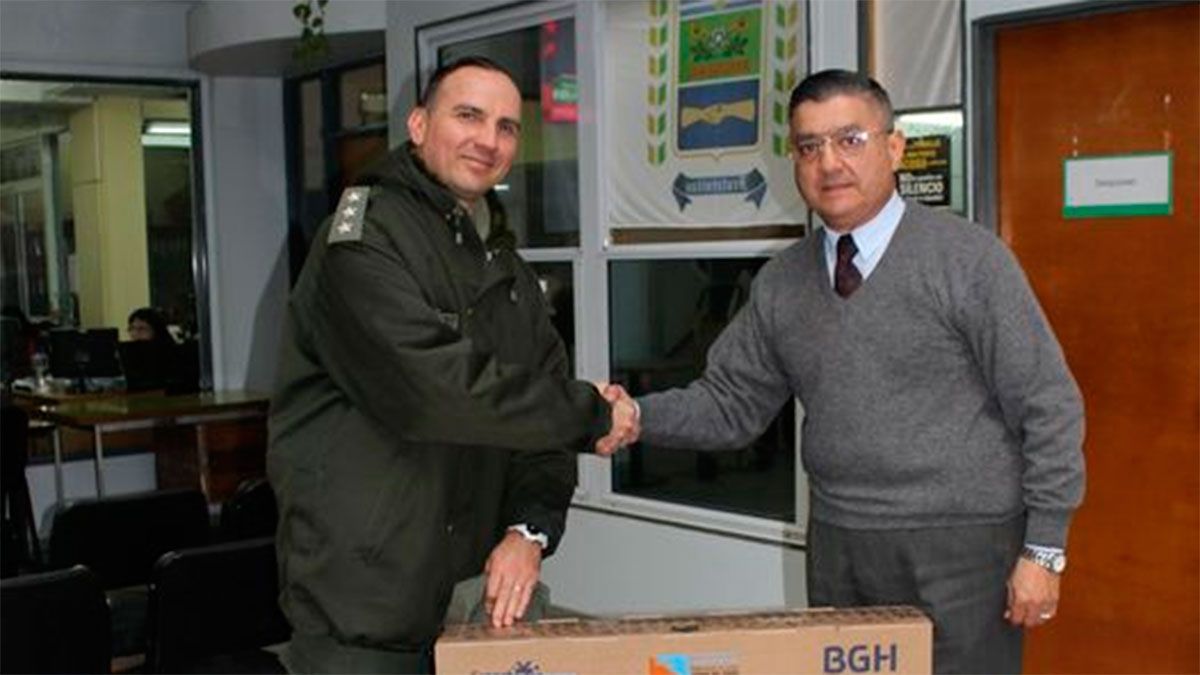 Un comandante en jefe de gendarmería anunció que se auto percibe mujer ...